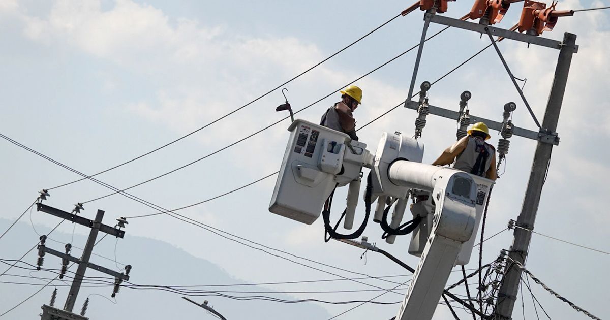 Proponen programa anual de mantenimiento de postes y cableados de la CFE