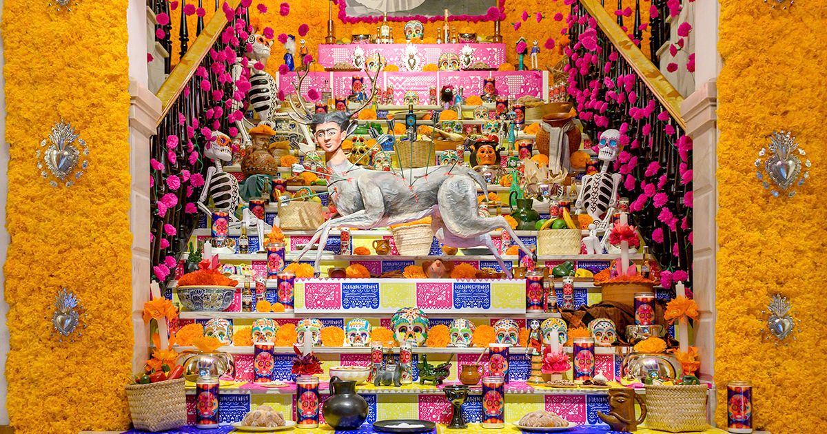 Mega altar del Día de Muertos, la tradición mexicana que colorea Madrid