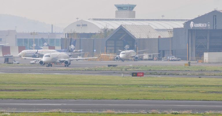 AMLO alista decreto para cerrar el AICM al transporte de carga