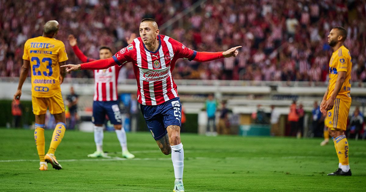 ¡Chivas pegó primero! “Piojo” Alvarado adelanta al Rebaño en la Final