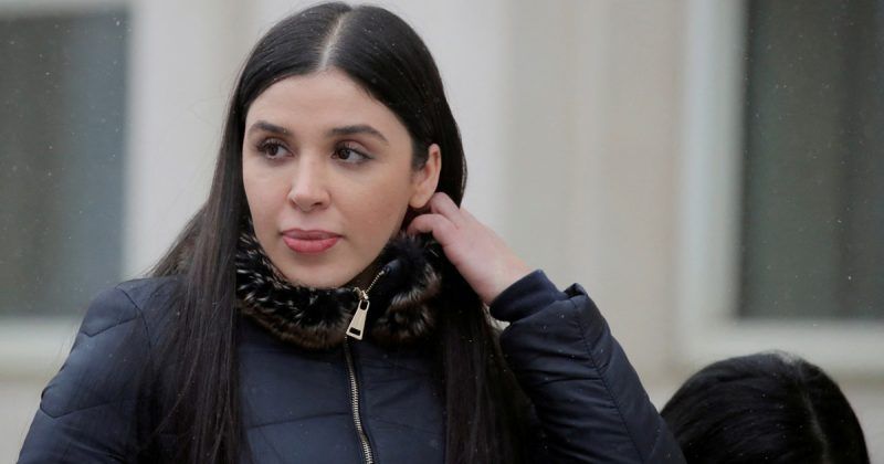 Emma Coronel reaparece con nuevo look tras tratamiento estético