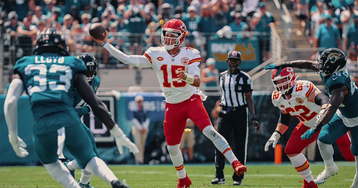 ¡Acuerdo histórico! Chiefs reestructuran contrato de Mahomes y será el mejor pagado en cuatro ...