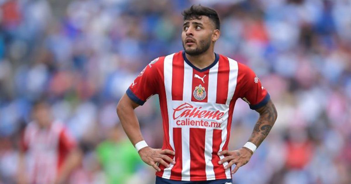 ¿Lo contempla Gago? Alexis Vega se presentó a pruebas médicas con Chivas