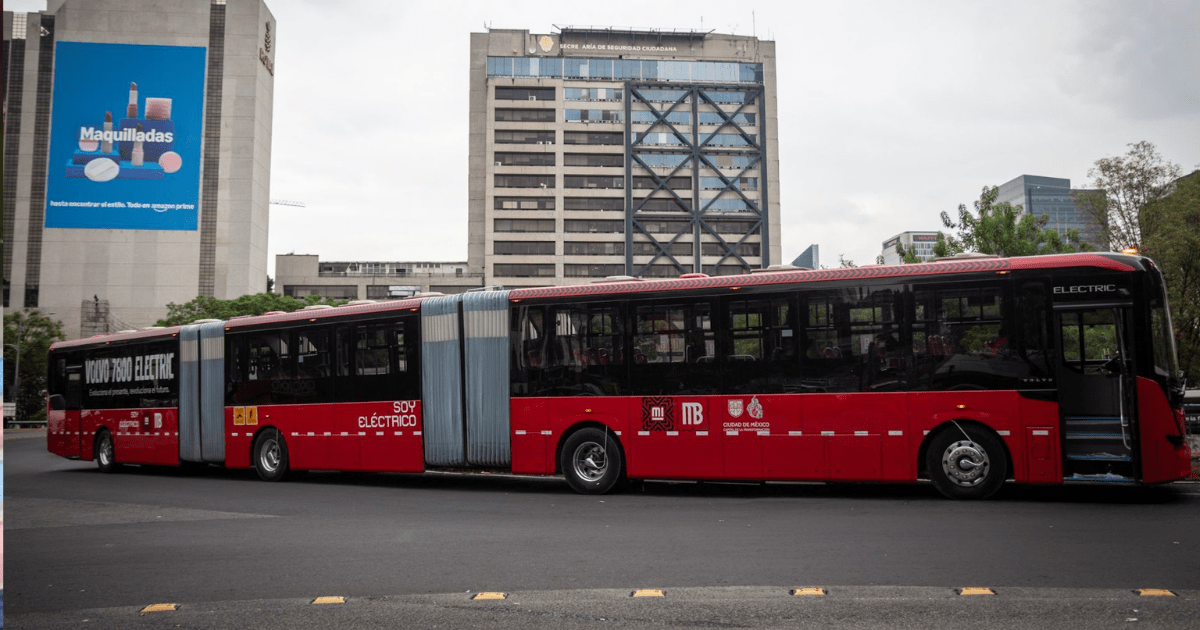 A 20 años del Metrobús, presentan el primer autobús biarticulado 100% ...